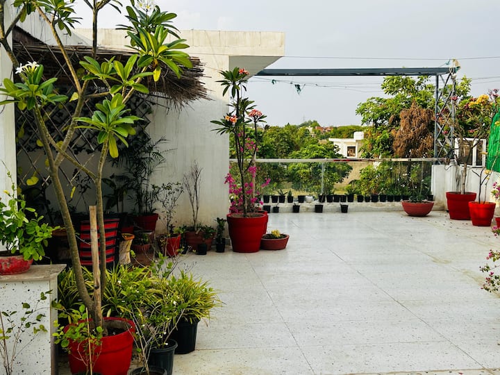 Elegant Family Stay Near Taj Mahal | Veg | 5 Rooms - Agra