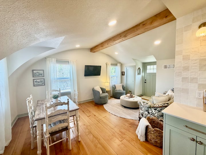 The Quonsette- Remodeled, Sunny Lakeview Cottage - Cologne, MN