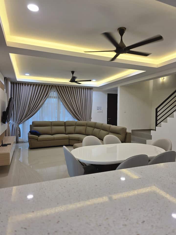 Ali & Alisha Homestay 2, Pasir Gudang Landed House - Sengkang
