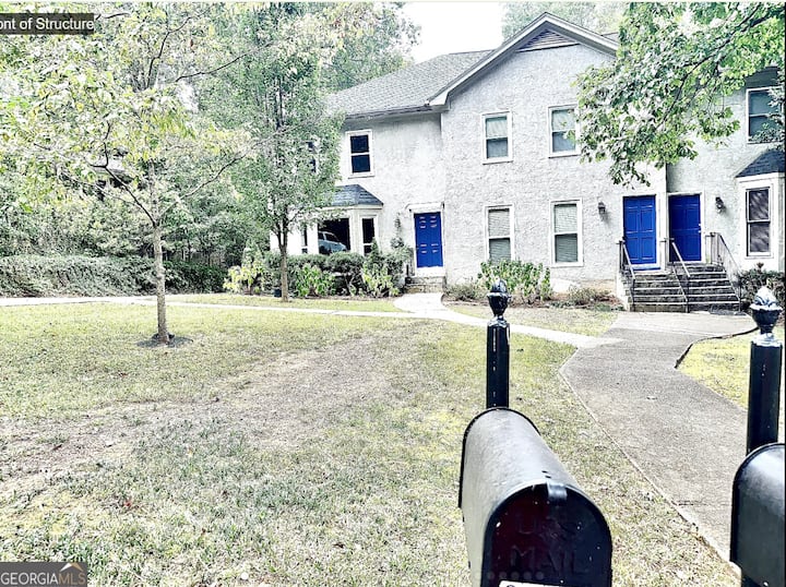 Charming In-city Townhouse With Peaceful Vibes - Decatur, GA