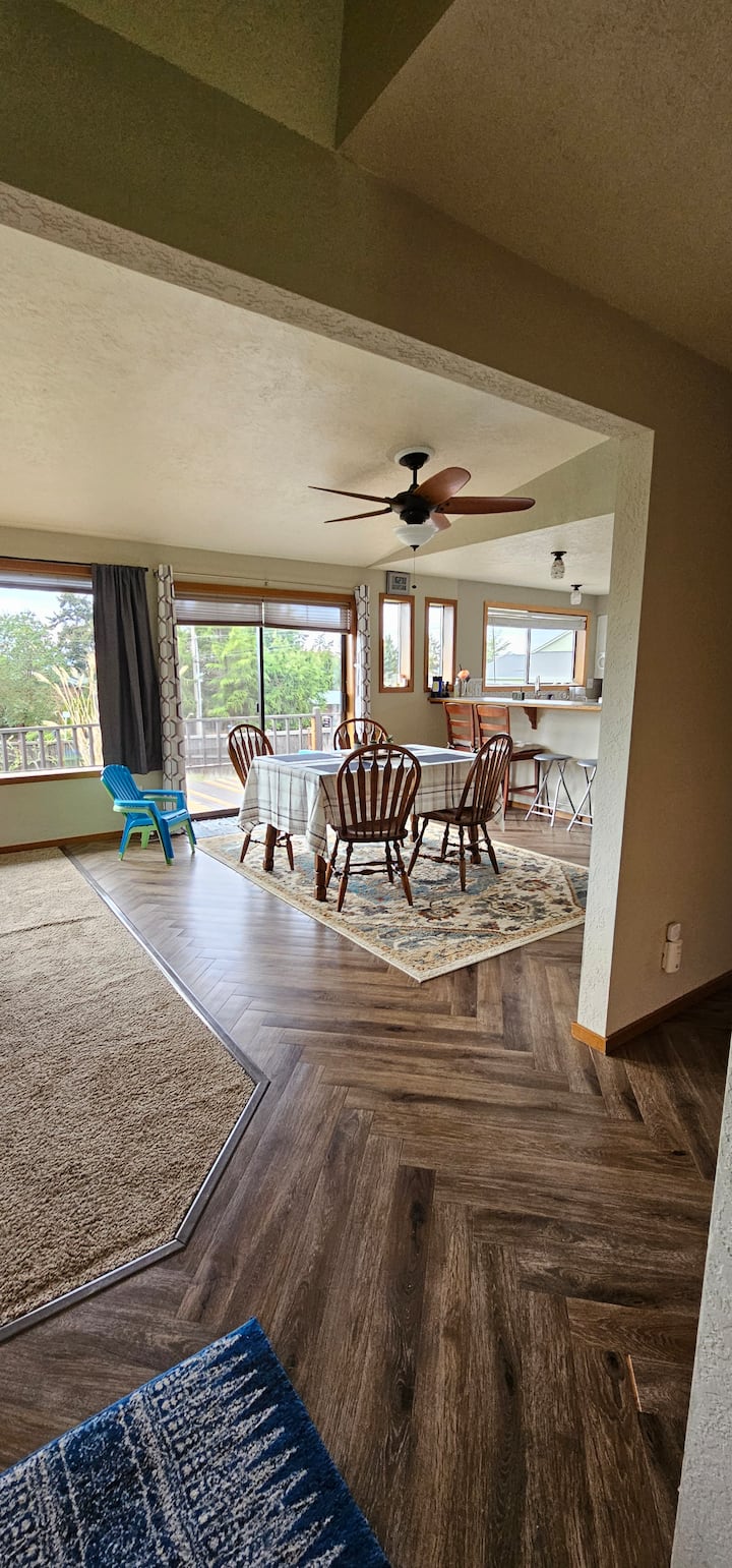 Sunset Views On Admiralty Inlet - ポート・タウンセンド, WA