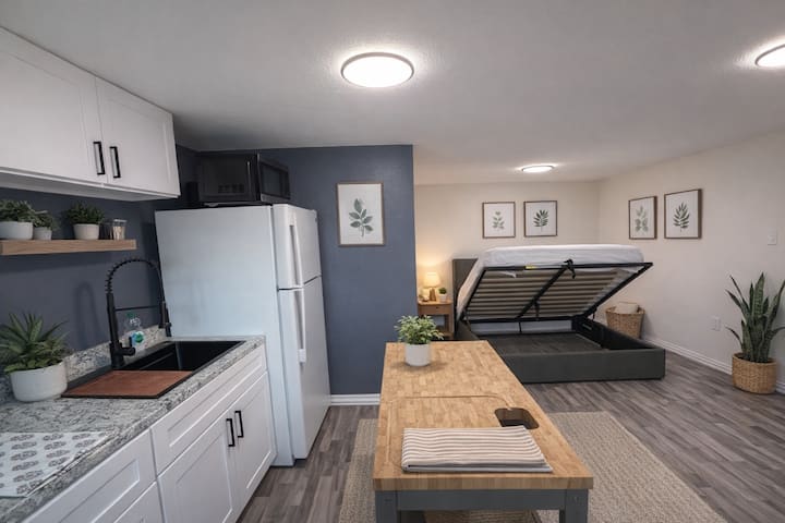 Private Detached Studio Cozy & Efficient Stay - Sacramento, CA