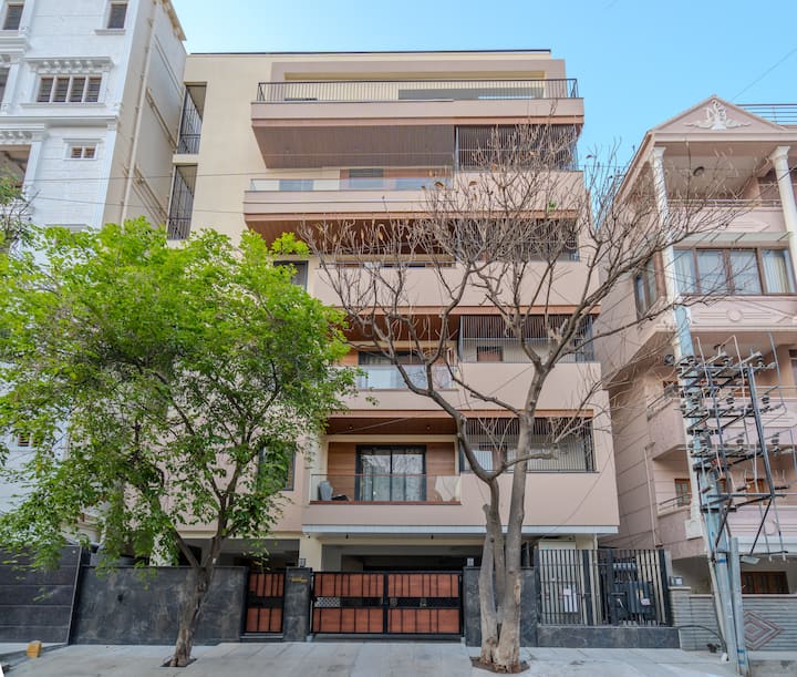 The Sienna Hsr A | Modern 2bhk Escape - 벵갈루루