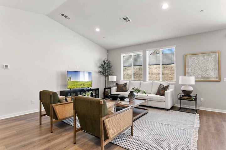 Spacious Castle On Ave L12 A#41796 - Lancaster, CA