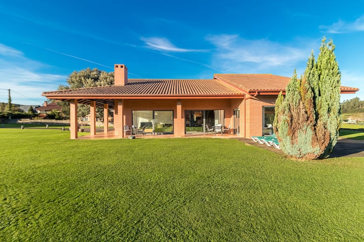 Villa Monasterio - Santander