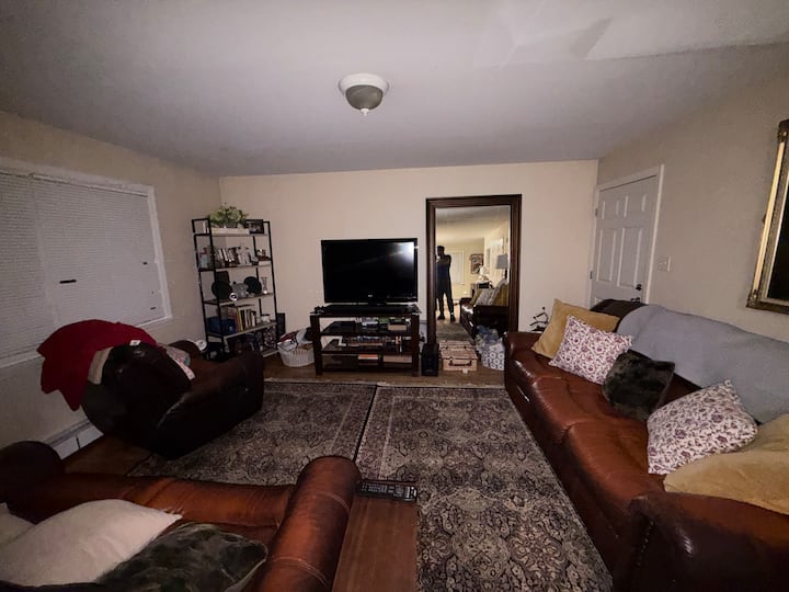 Westbury Gem 1 Minute Walk To Lirr Quiet & Clean - Port Washington, NY