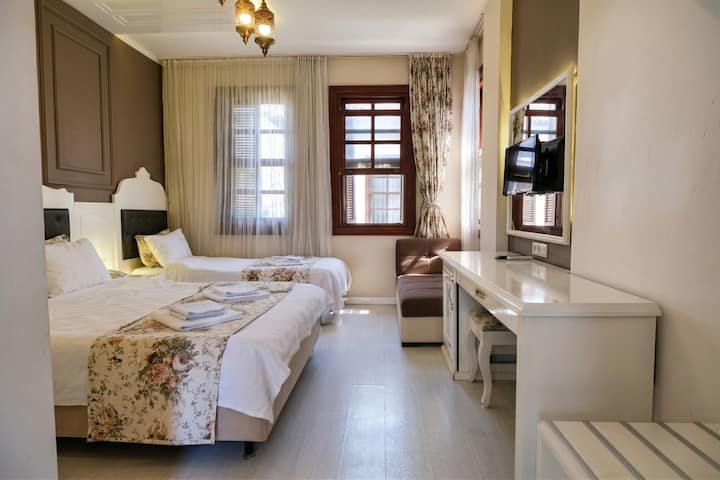 Evcil Hayvan Dostu,havuzlu,otoparklı 
Aile Oteli - Antalya