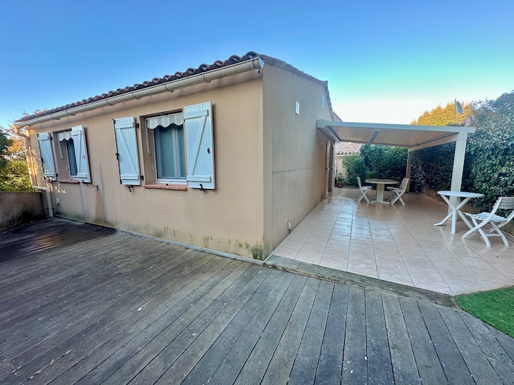 Maison Moderne, Terrasse Et Pergola - Piana