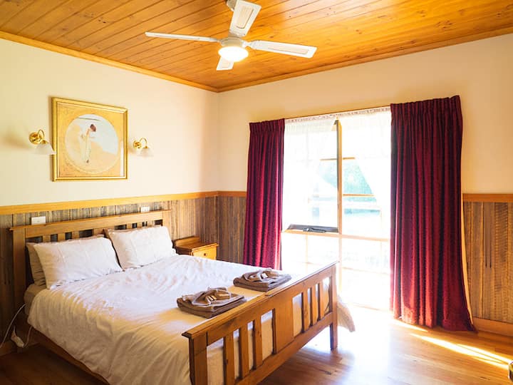 Cottage 2 - Deluxe Conifer Cottage - Healesville