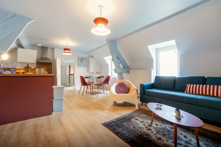 Le Bleu & Rubis – Petit Cocon Atypique Au Centre - Falaise