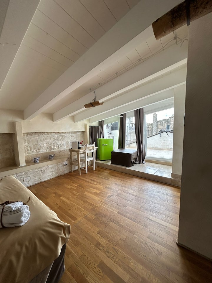 Lavanda: Stanza 5 Per Tre Persone Con Terrazzino - Altamura