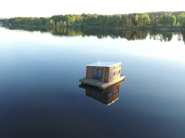 Husbåt På Runn - Falun