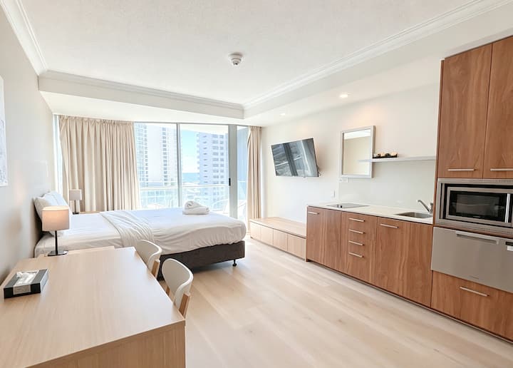 Surfers Paradise Hotel Room Comfort,8f, Ocean View - Surfers Paradise