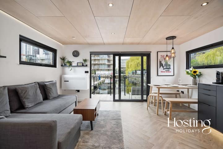 The Nautilus - Luxury 2-bed Floating Home - London