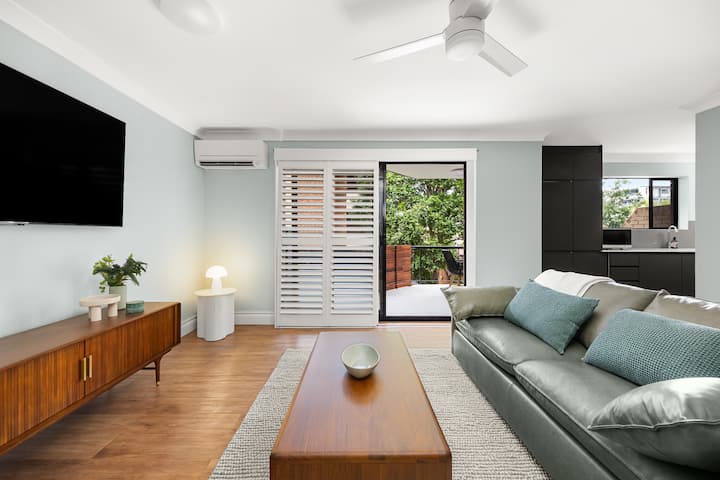Spacious 2br Stay W/ Pool & Balcony - Brisbane