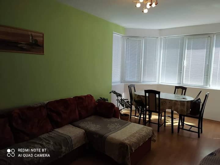 Large And Cozy Apartment Near The Sea. - Pomorie