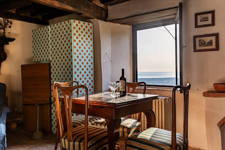 A Quiet Retreat In Monteggiori Village - Pietrasanta