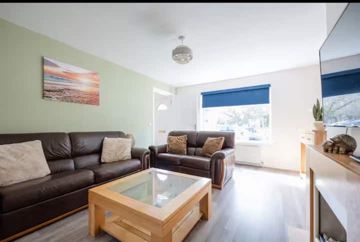 3 Bedroom House Near Town Centre - Stirling