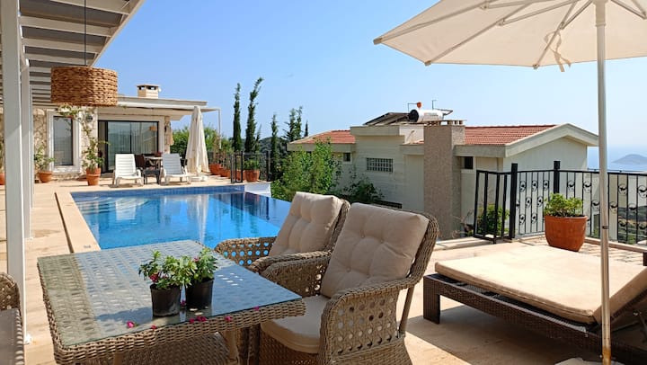Kalkanda Deniz Manzaralı 4+1 Sonsuzluk Havuzlu - Kalkan