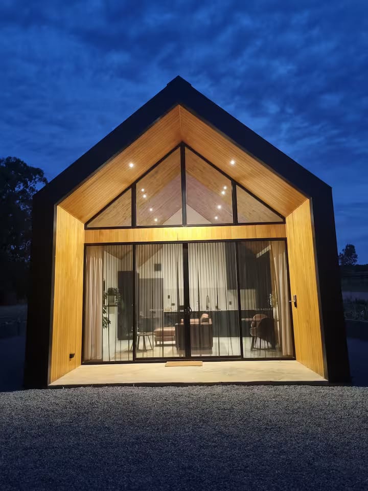 Where Nature & Luxury Meet. Friesian Suite. - Gumeracha