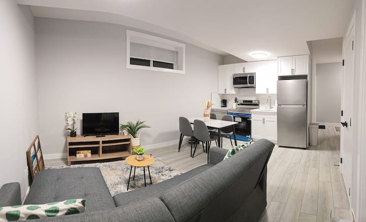 Brand New Cozy Guest Suite In Airdrie - Airdrie