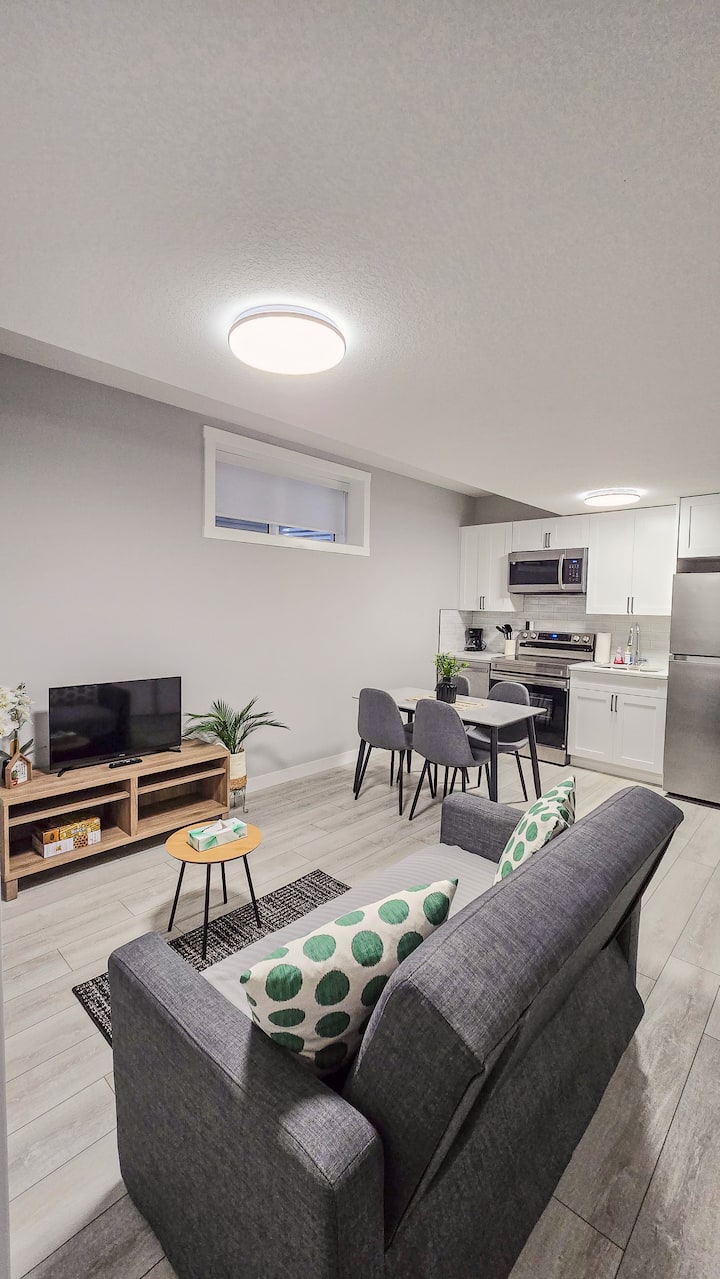 Brand New Cozy Guest Suite In Airdrie - Airdrie