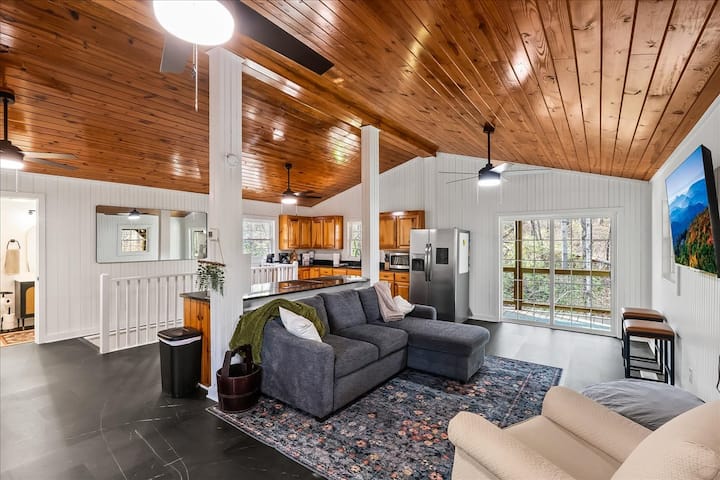 The Boho Veranda: A Private Lake Jocassee Escape - Lake Jocassee