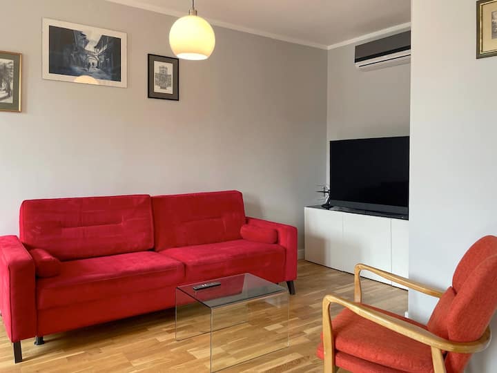 Calm Street View - 2 Bedroom Apt. With Ac - Krakova