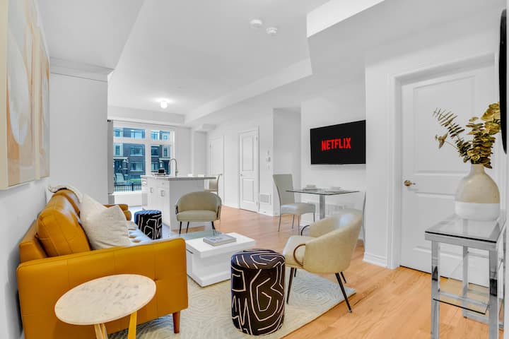 Stylish 2-bed Oakville Home | Free Parking + Wifi - Oakville