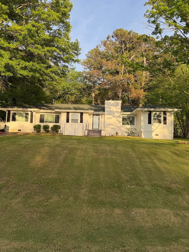 Lakeview Retreat - Guntersville, AL