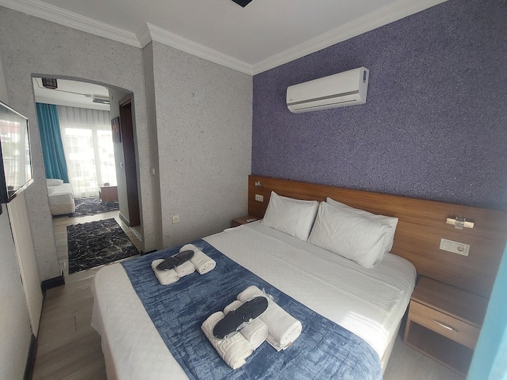 Konfor 3 Kişilik Havuz Gören Ve Balkonlu Oda - Side