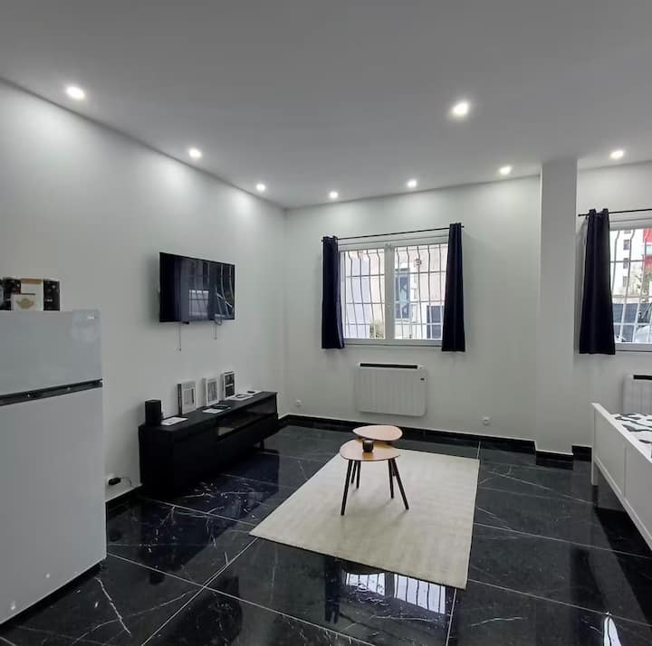 Alliés, Studio Prestige, Tram E, Grenoble - Grenoble