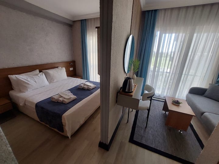 Fransız Balkonlu 2 Kişilik Konfor Oda - Side