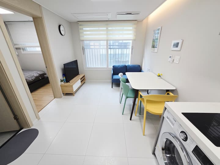 Superb Stay | 3min To Metro, Near Hongdae & River - Seoul