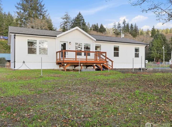 River Front Retreat 2 - Hot Tub & Fire Pit - Aberdeen, WA