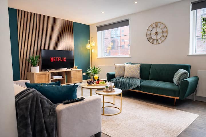 Birmingham City Centre Apt | Parking | Sleeps 6 - Birmingham