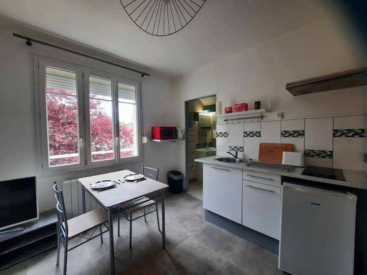 Studio Meublé Et Tout éQuipé, 1er éTage - Bourges