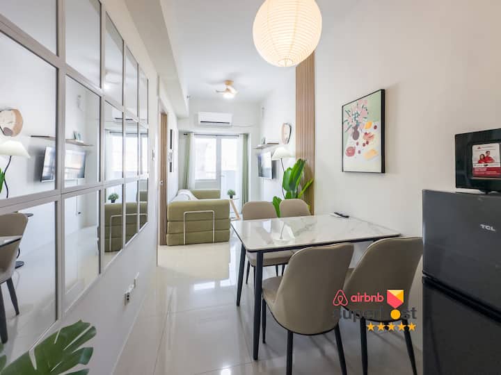 Naia Stylish Stay W/ Scenic View @Field Residences - Parañaque