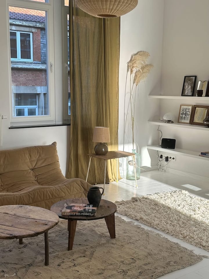 Fully Furnished 2 Br Unit - Forest