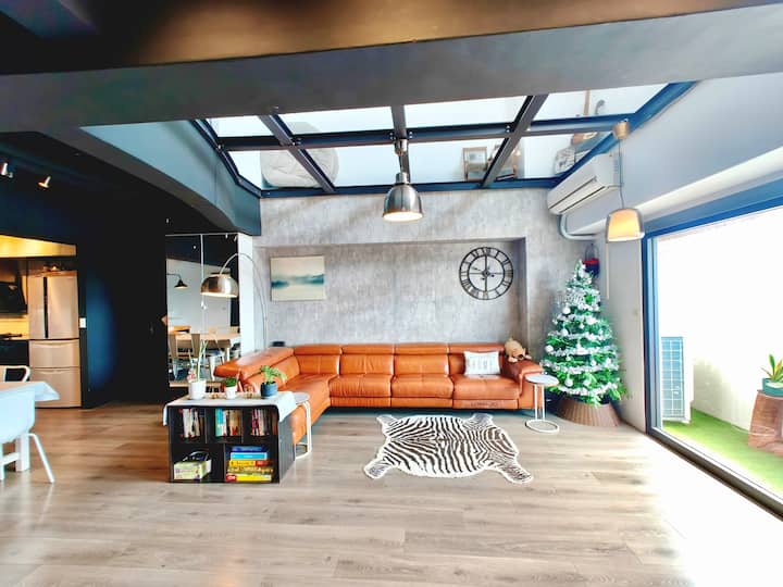 楠梓工業風陽光景觀樓中樓|雙人房|走路火車站2分鐘|捷運10分| - 大社區