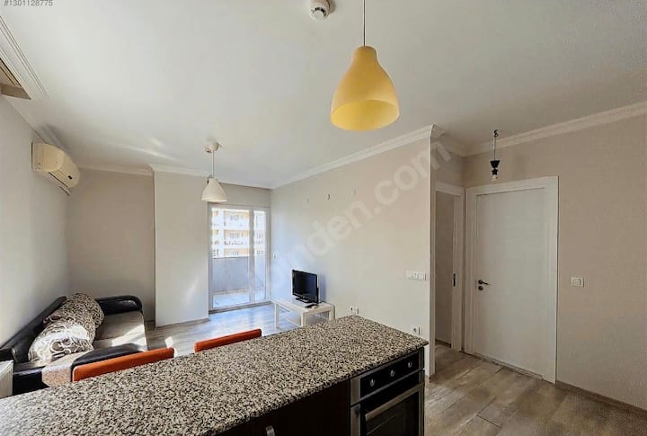 Ege Ve Yaşar üNiversite Yanı Site Içerisinde 1+1 - Izmir