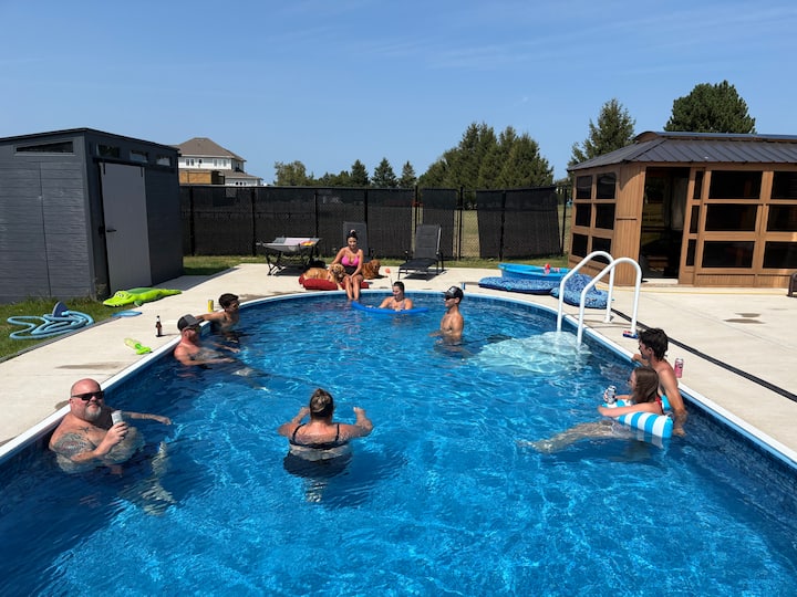 Minutes From Shediac, 4bed, Pool And Hot Tub! - Shediac