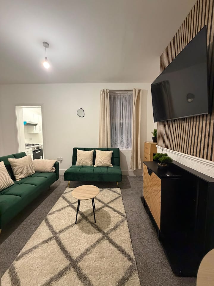 3 Bedroom House - Ilford Lane - Dagenham