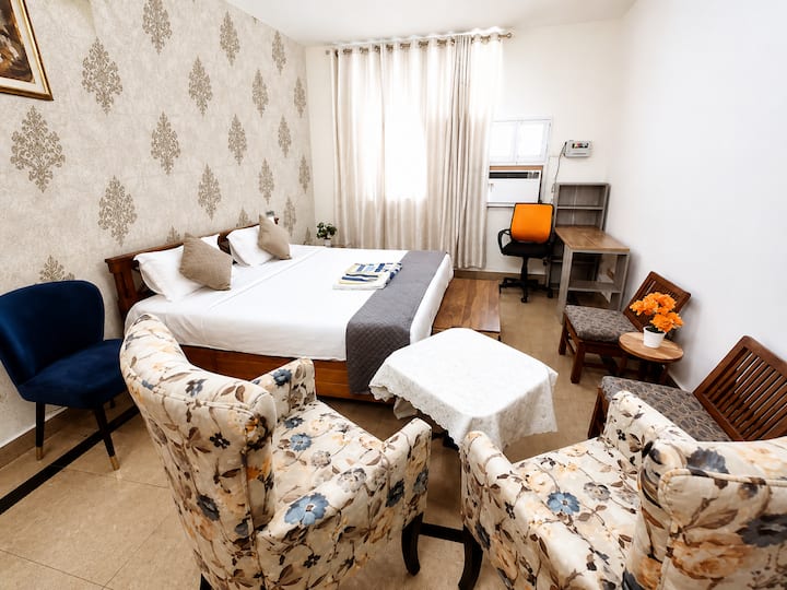 8 Guests|2ac&1 Non-ac_stay - Faridabad