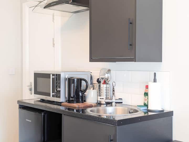 Marlowe – Large Studio, Ensuite With Kitchenette - Southport