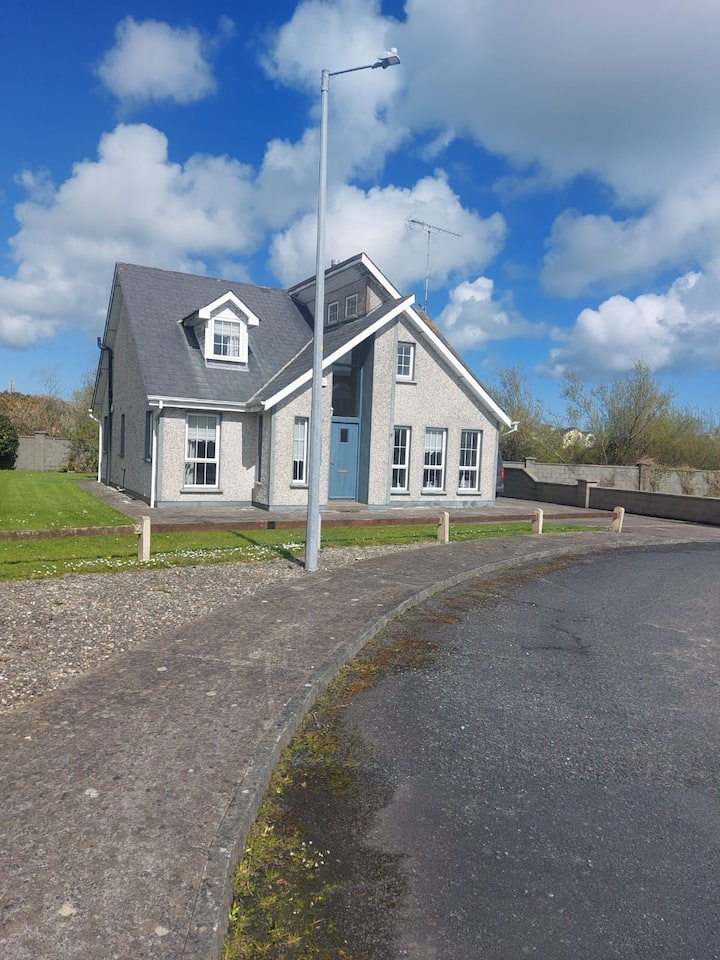 Larkfield House  A Large Holiday Home Rental In Ro - Rosslare