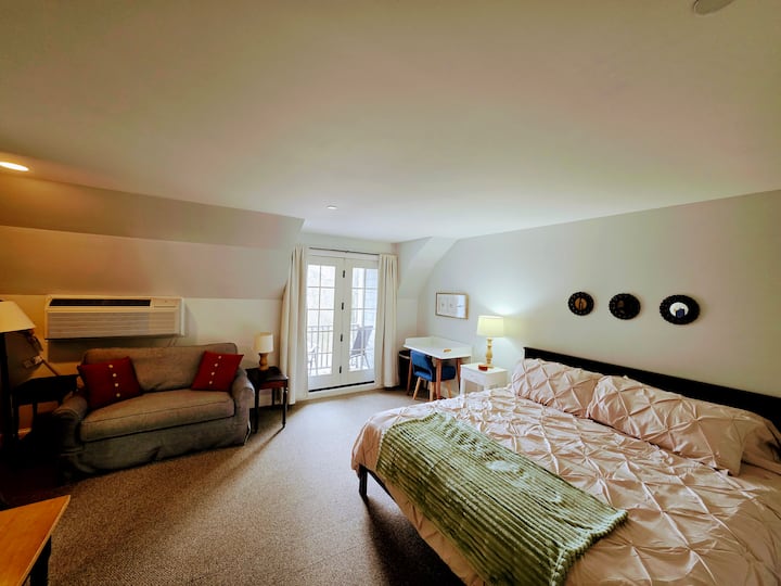 Coastal Sunrise Condo 2 Bd (1 King,1 Twin) Balcony - Maine
