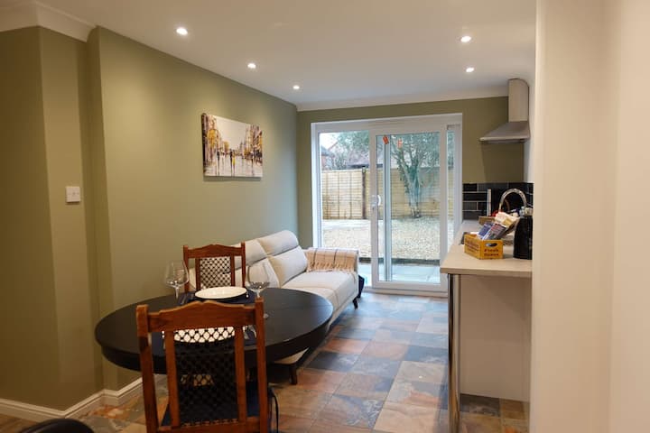 Modern Bicester Studio | Self-contained + Parking - Bicester