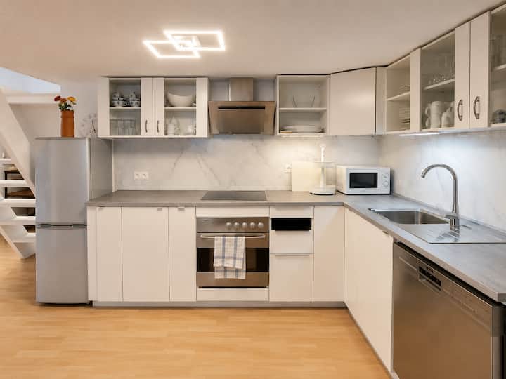 Cosy 4-bedroom Maisonette Apartment - Stuttgart
