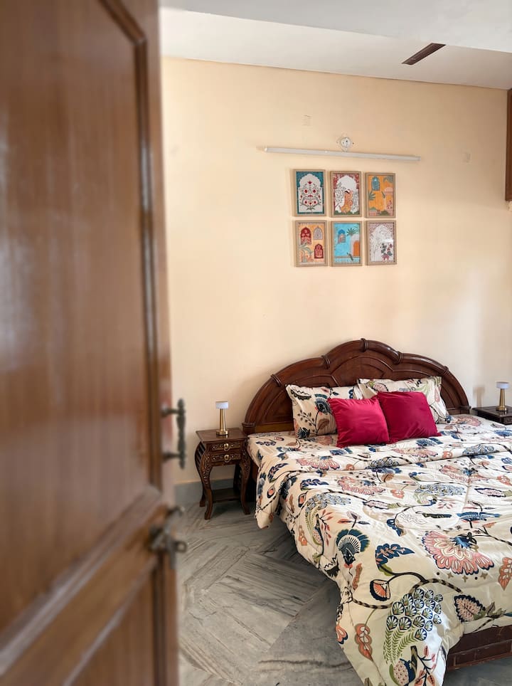 Pyari Kunj Homestay- Near Bankey Bihari Temple - Vrindavan